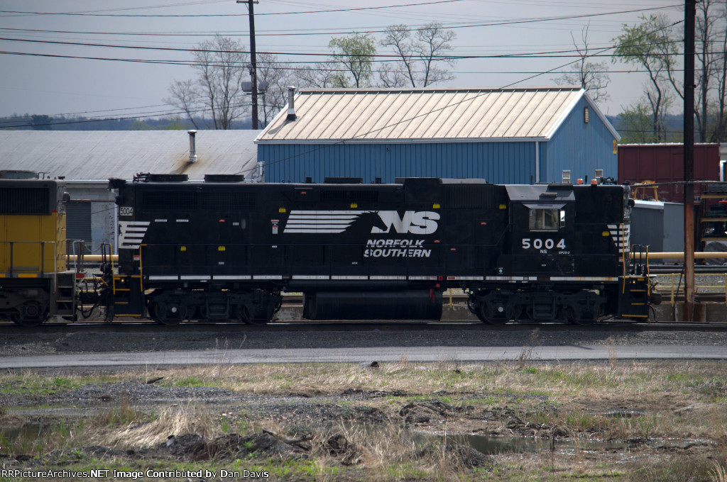 NS GP38-2 5004